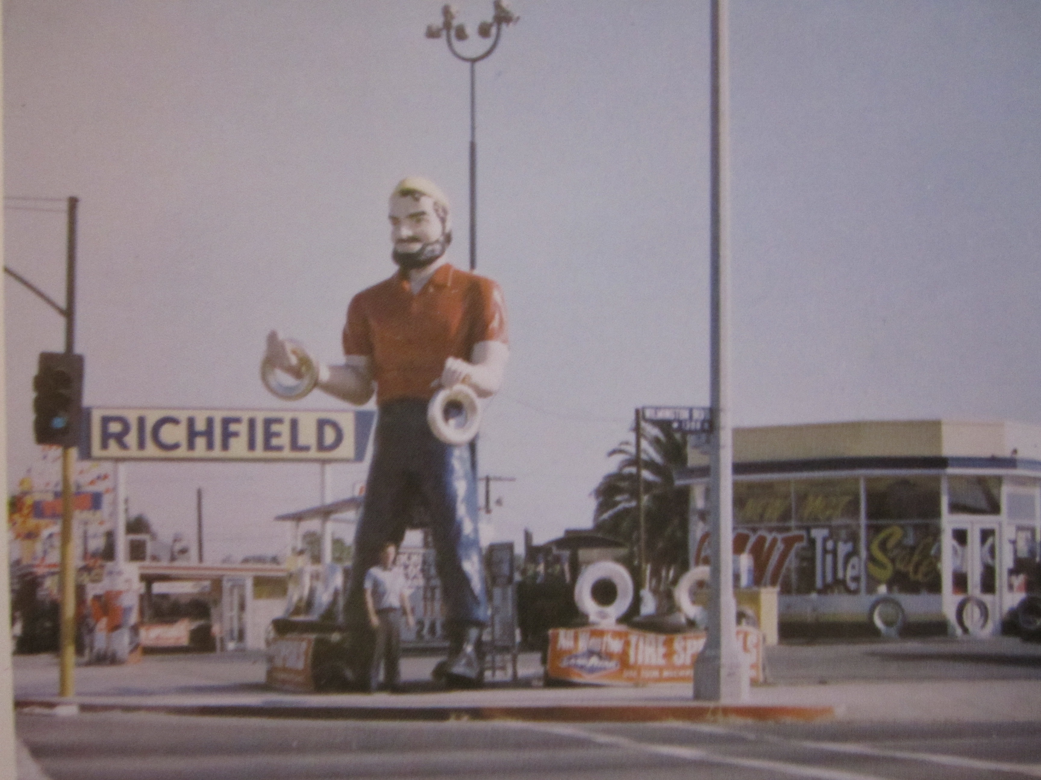 Muffler Men For Sale | American Giants – Muffler Men